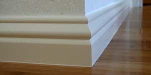 Prix de Pose de Plinthes en 2026 | Tarif Moyen & Conseil