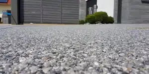 Prix d'une Terrasse en Résine en 2025 | Tarif Moyen & Pose